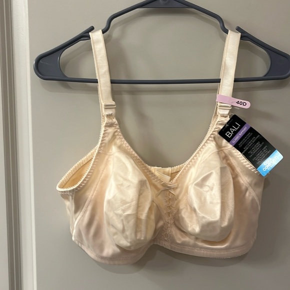 Bali | Intimates & Sleepwear | Nwt Bali Bra Underwire Free Bra Sz 4d ...